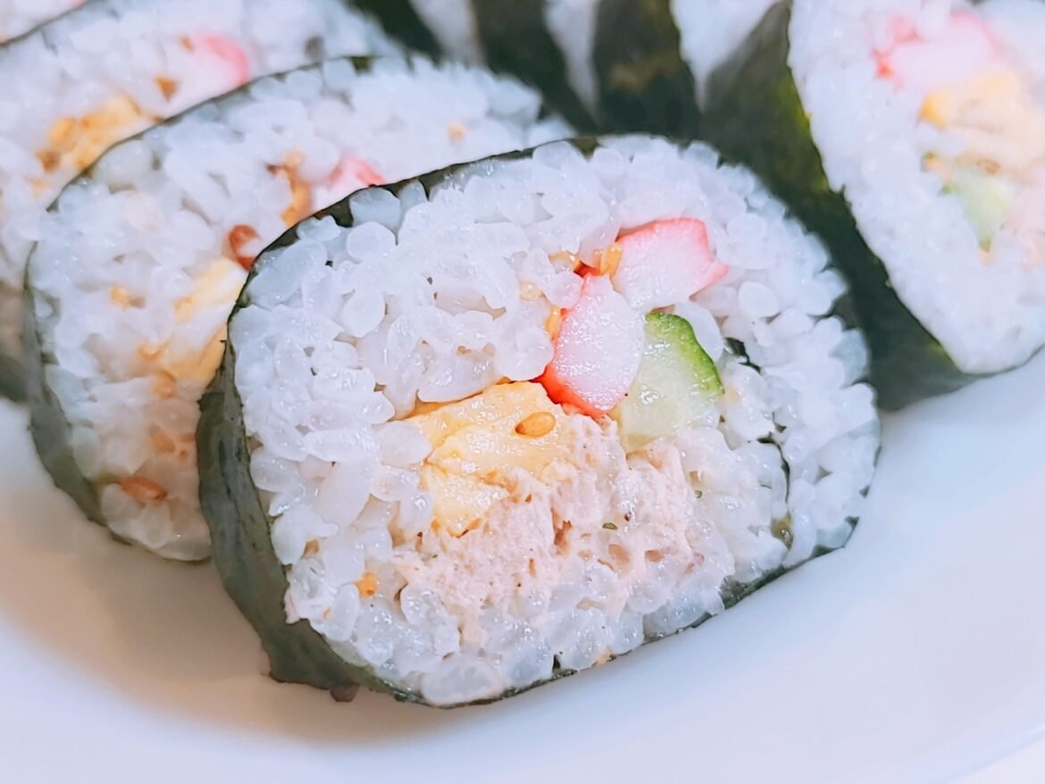 Makizushi: Simple and Easy Recipe to Make Sushi Rolls at Home - Best ...